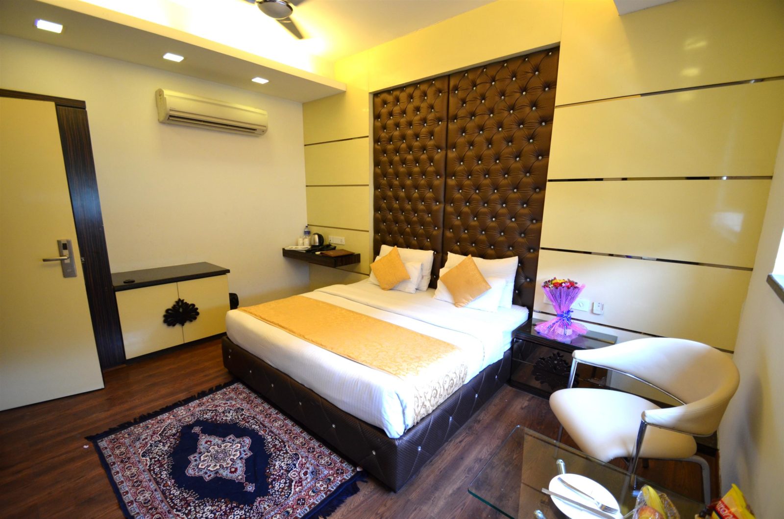 Rooms & Accomodation in Karol Bagh, Delhi. Budget Hotel Metro View